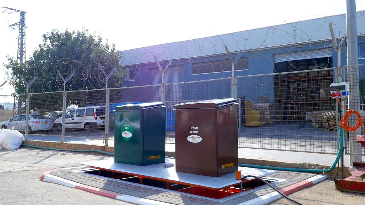 Under Ground Waste Container Platform - Alon Group