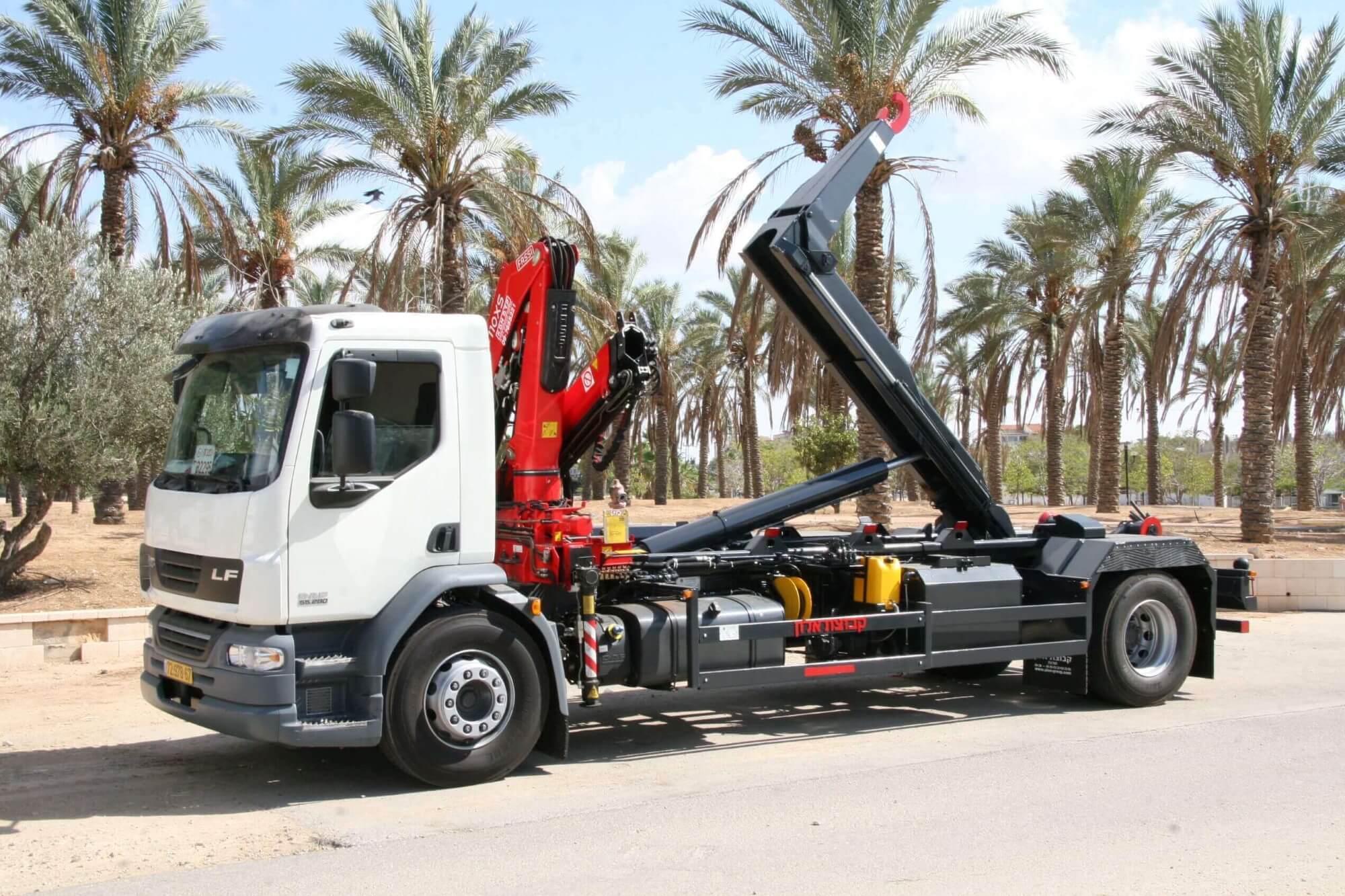 Hook system. (Roll on roll off system) - Alon Group